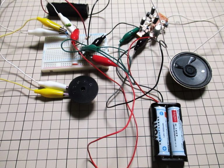 1石トランジスタラジオをアンプ内蔵スピーカーを使って大音量で鳴らす！ | UKEURI BASE